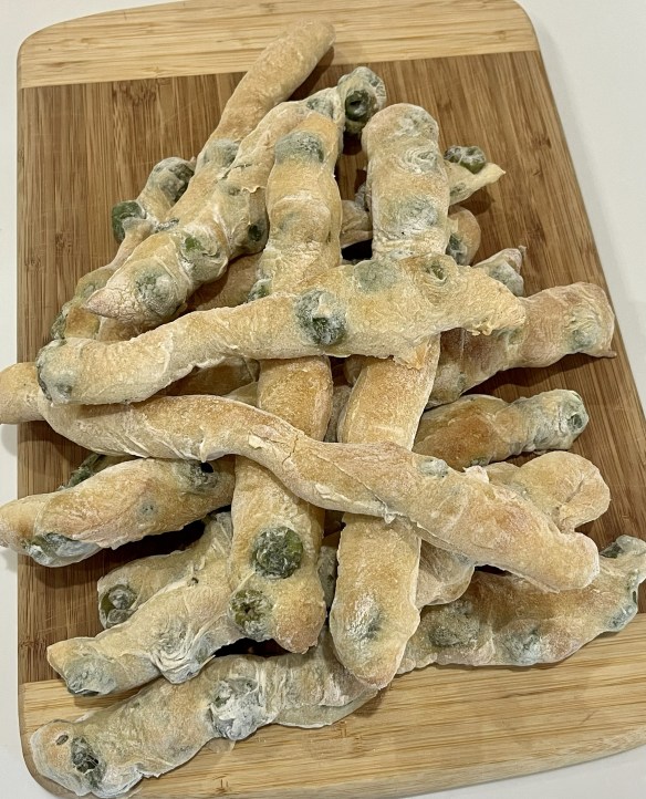 Olive bread sticks | aBatteredOldSuitcase