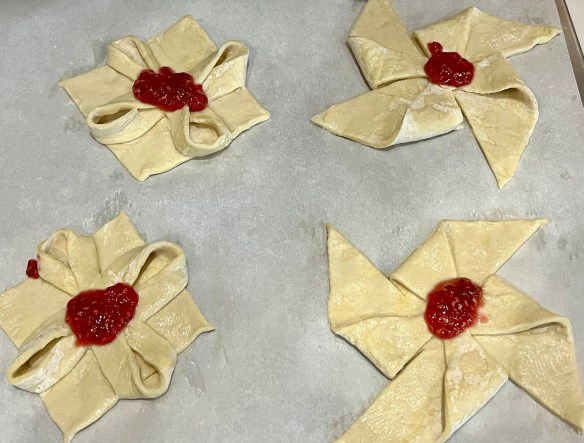 How Many Ways to Shape Puff Pastry | aBatteredOldSuitcase